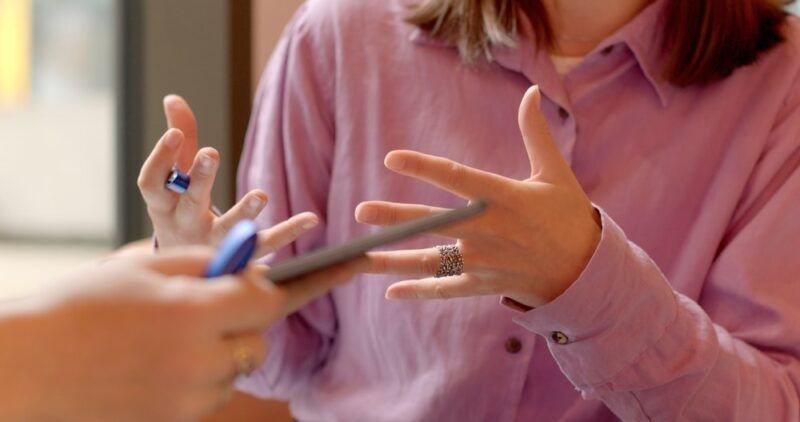 Body Language in the Workplace: Tips & Why It's so Powerful - Defuse ...