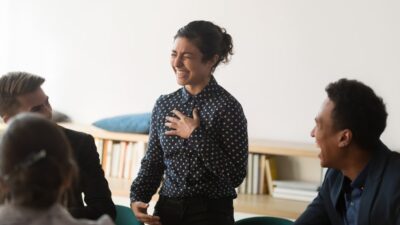 Positive Body Language: Examples & 3 Tips for the Workplace - Defuse ...