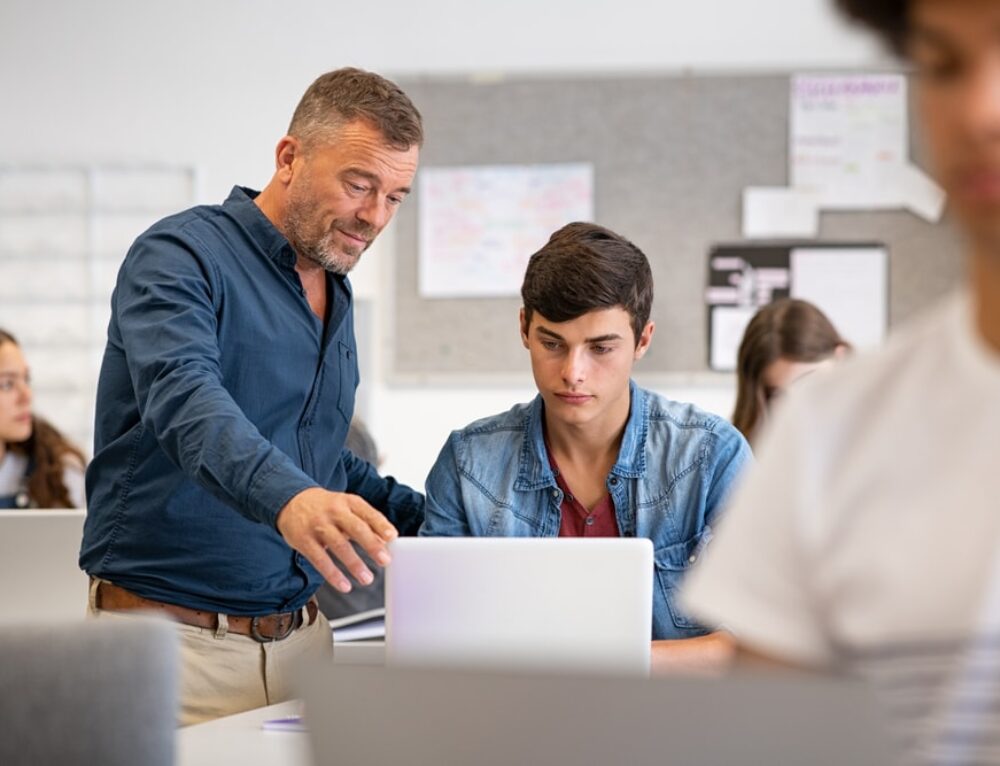 8 Creative Customer Service Training Activities - Defuse - De ...